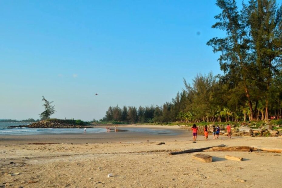 Top 10 Terbaik Pantai Di Sarawak [ Malaysia]